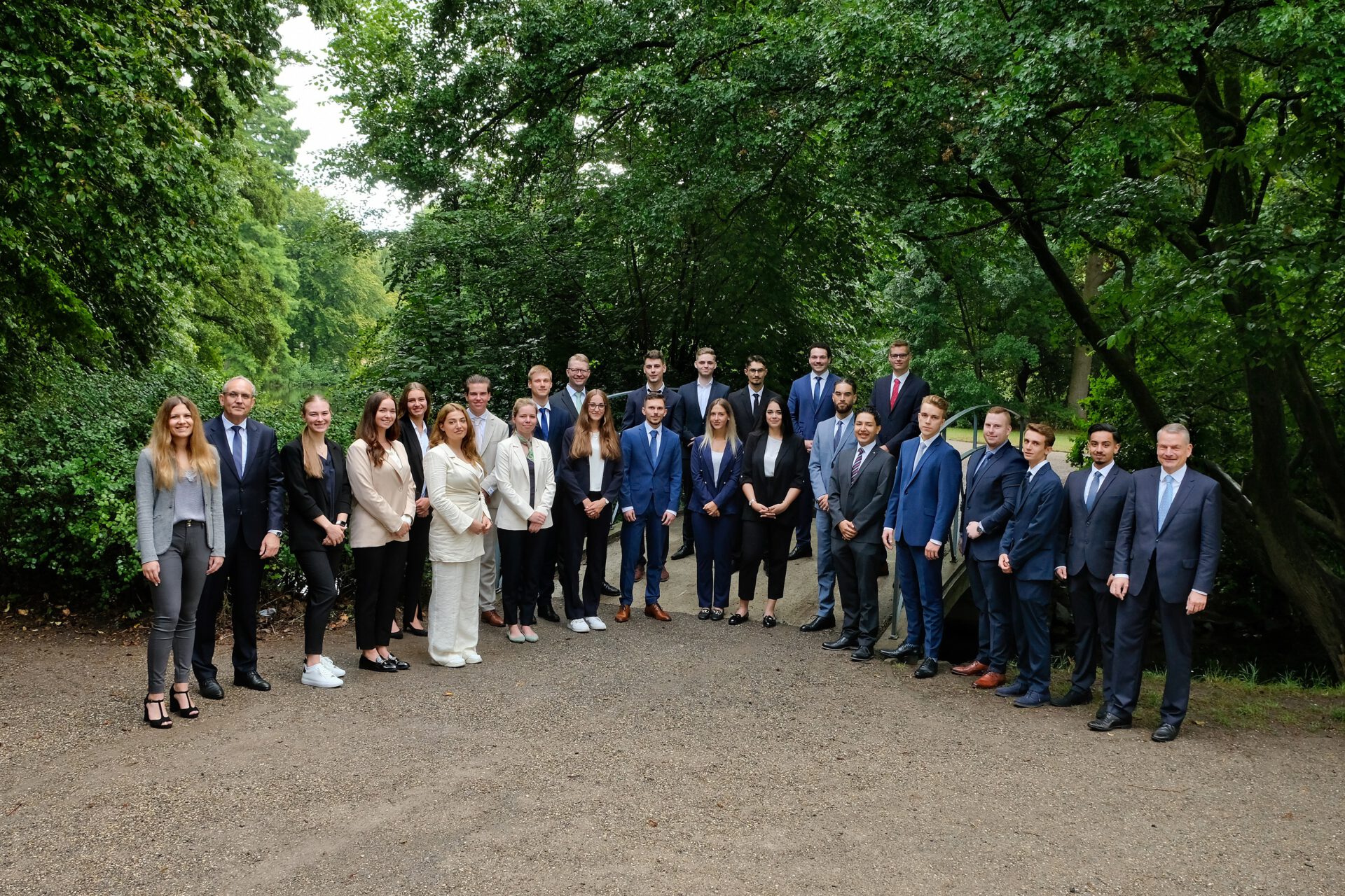 22 junge Menschen starten bei der Hannoverschen Volksbank ins ...