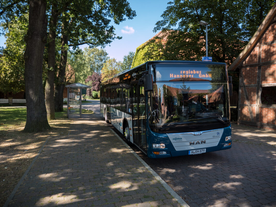 regiobus und ÜSTRA Busse fahren ab Samstag in Ahlem wieder die reguläre ...